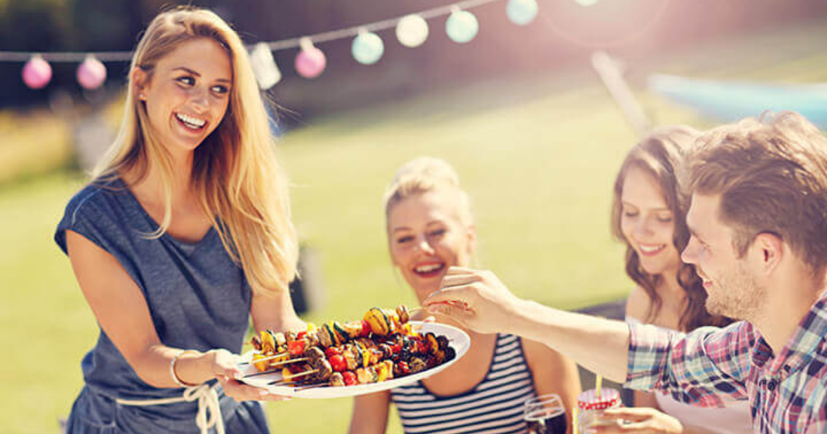 Outdoor Entertaining Ideas for New Homeowners – Yard and Garage