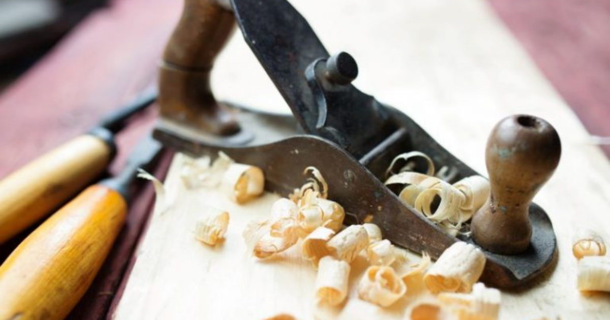 How To Use a Hand Planer – Even If You’re Not a Woodworking Expert ...